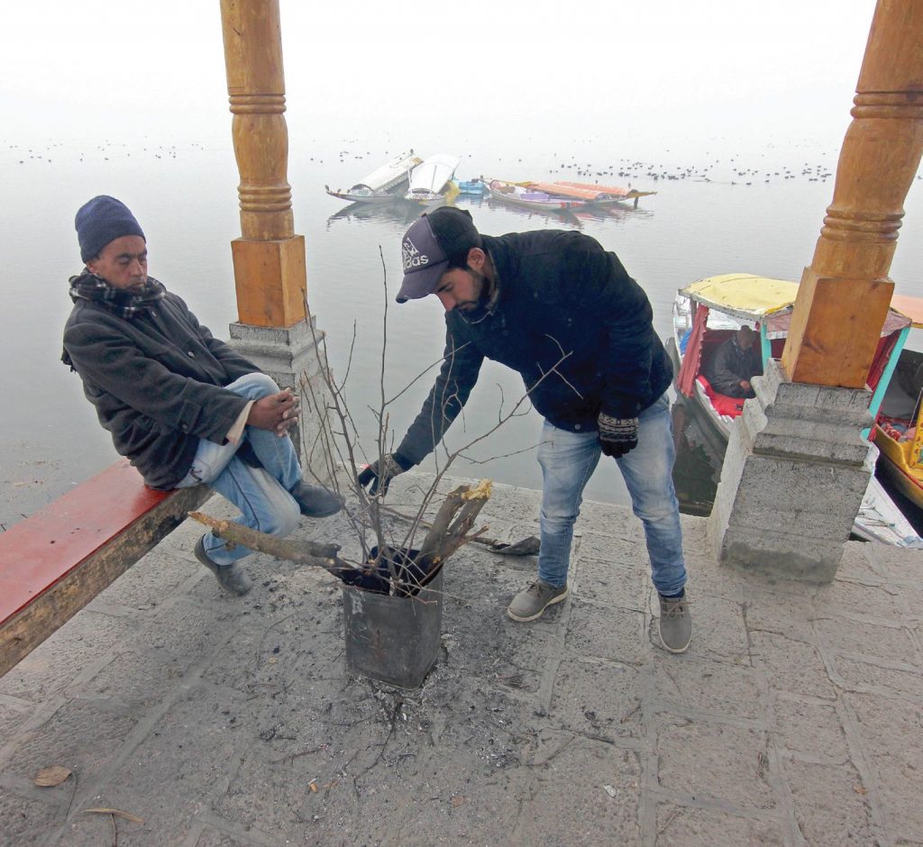 Cold wave unabated, MeT predicts light snowfall over upper reaches ...