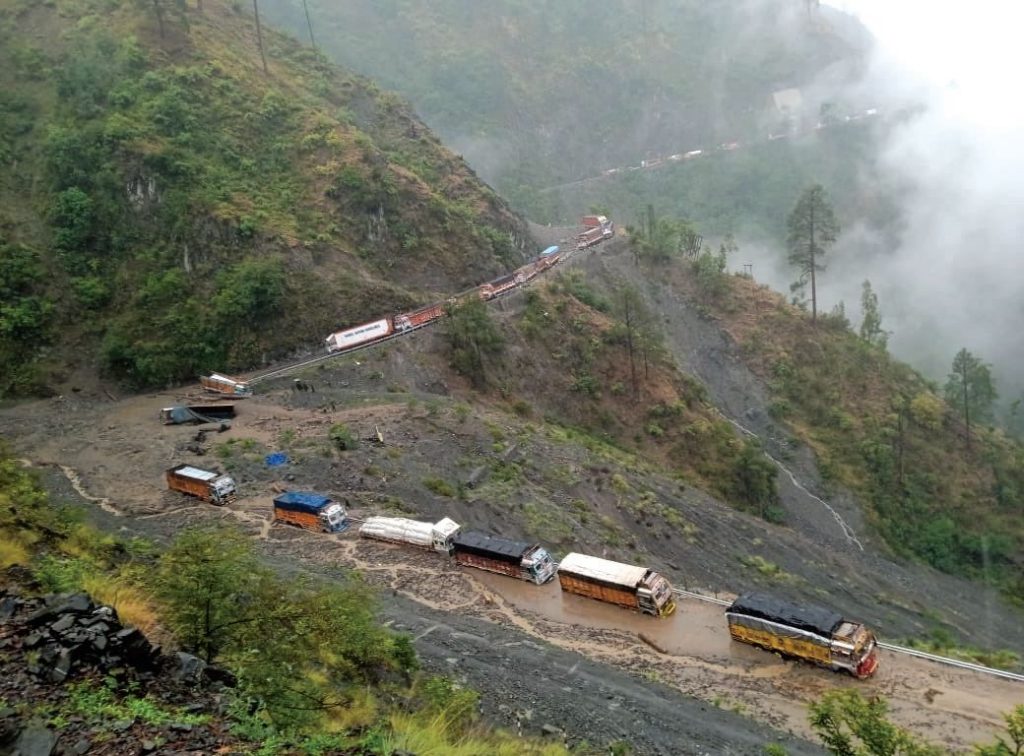 Traffic suspended on highway amid incessant rains | Kashmir Reader